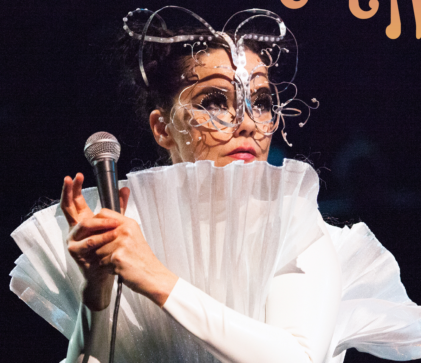 björkがニュー・アルバム『fossora（フォソーラ）』をアナウンス。アルバムからのシングル「atopos（アトポス）」を近日リリース ...